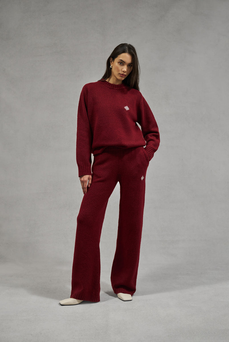 FLUFFY KNIT EMBLEM EMBROIDERED CREW - BURGUNDY – The Couture Club