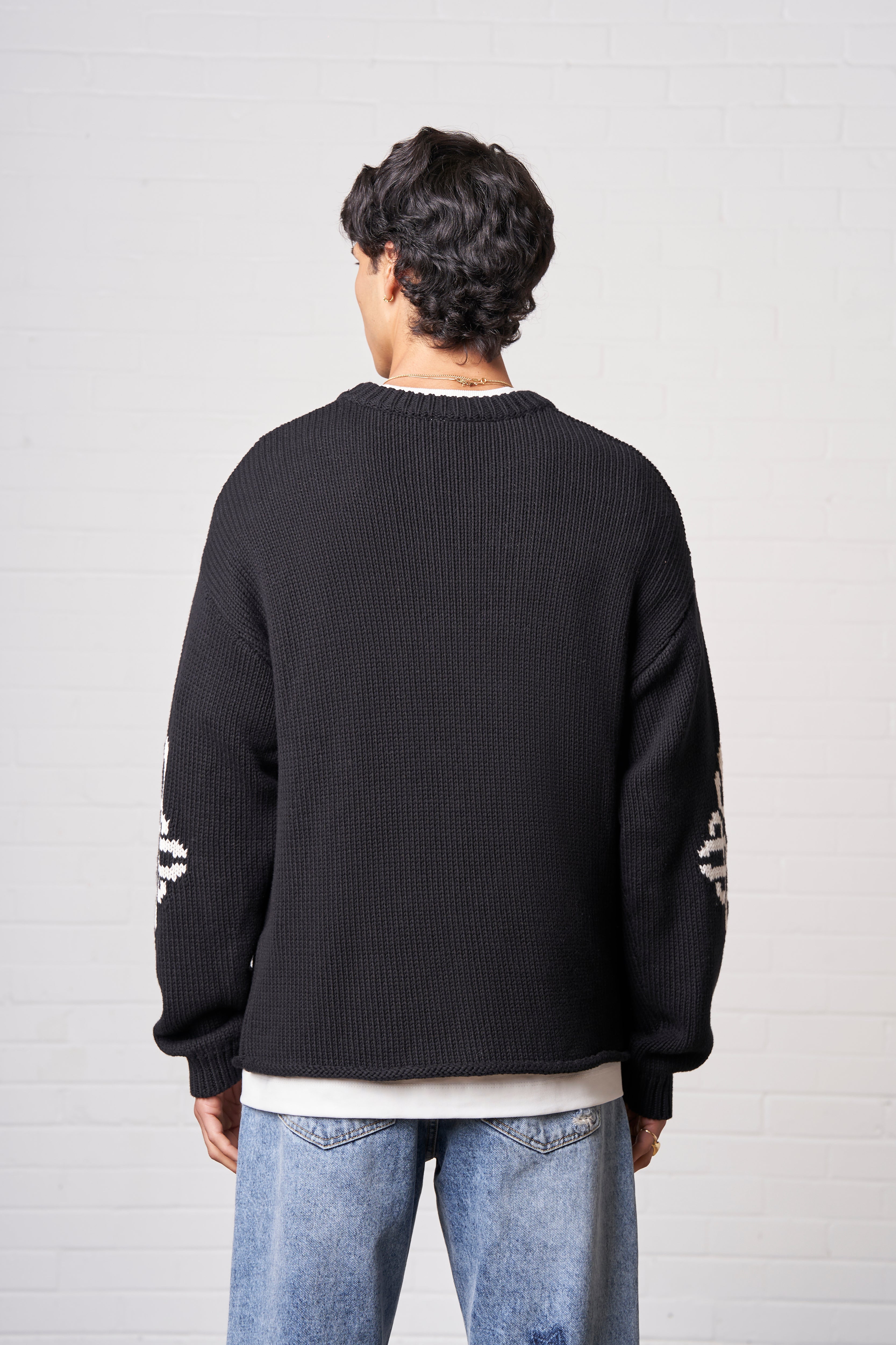 CHUNKY KNIT EMBLEM JUMPER - BLACK – The Couture Club