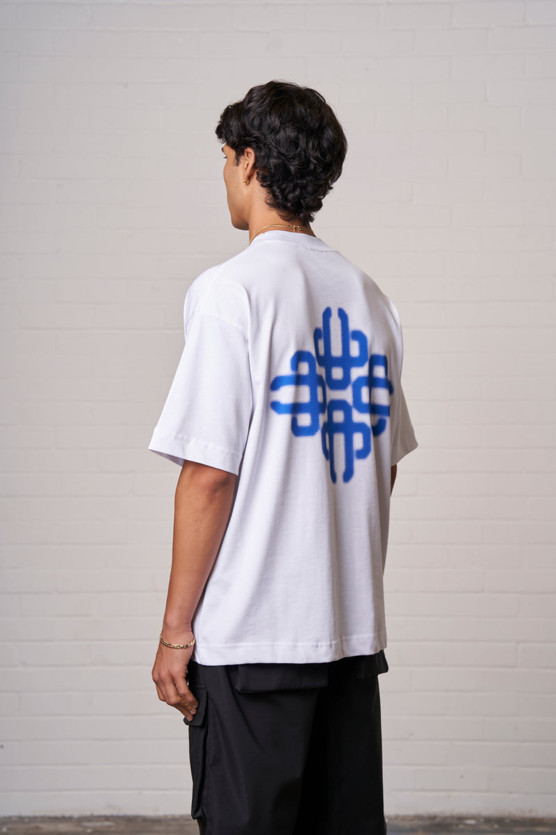 BLURRED GRAPHIC EMBLEM T-SHIRT - COBALT – The Couture Club
