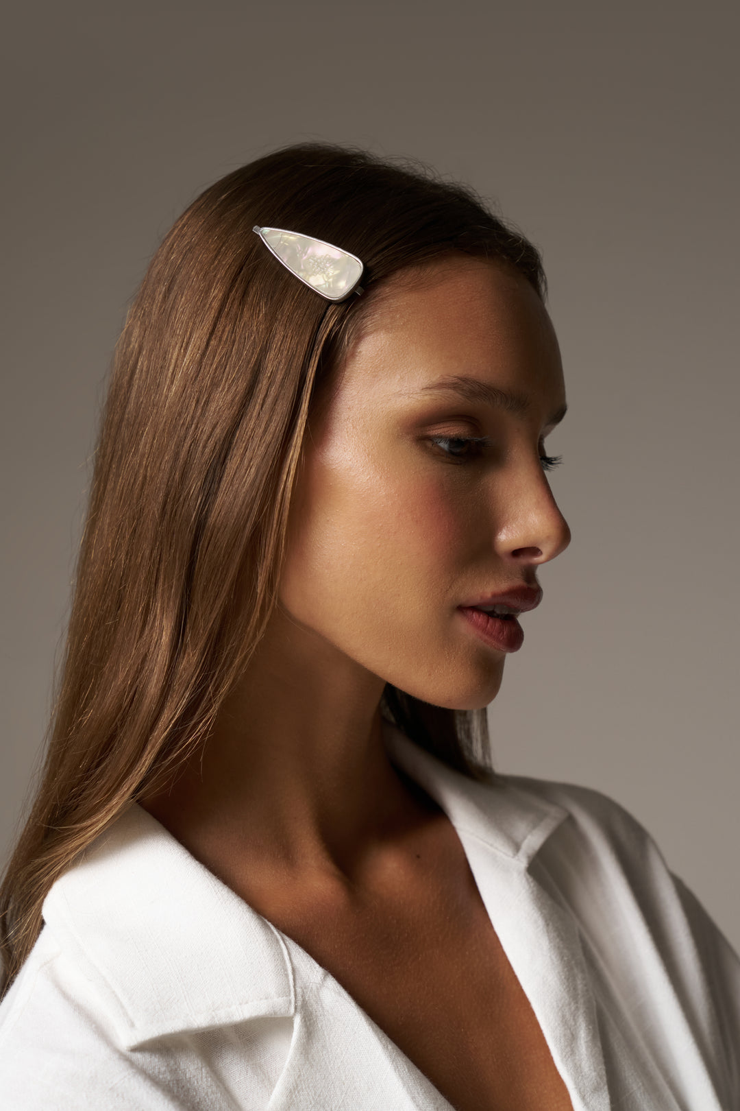 TORTOISESHELL EMBLEM HAIR GRIPS 2 PACK - PEARL – The Couture Club