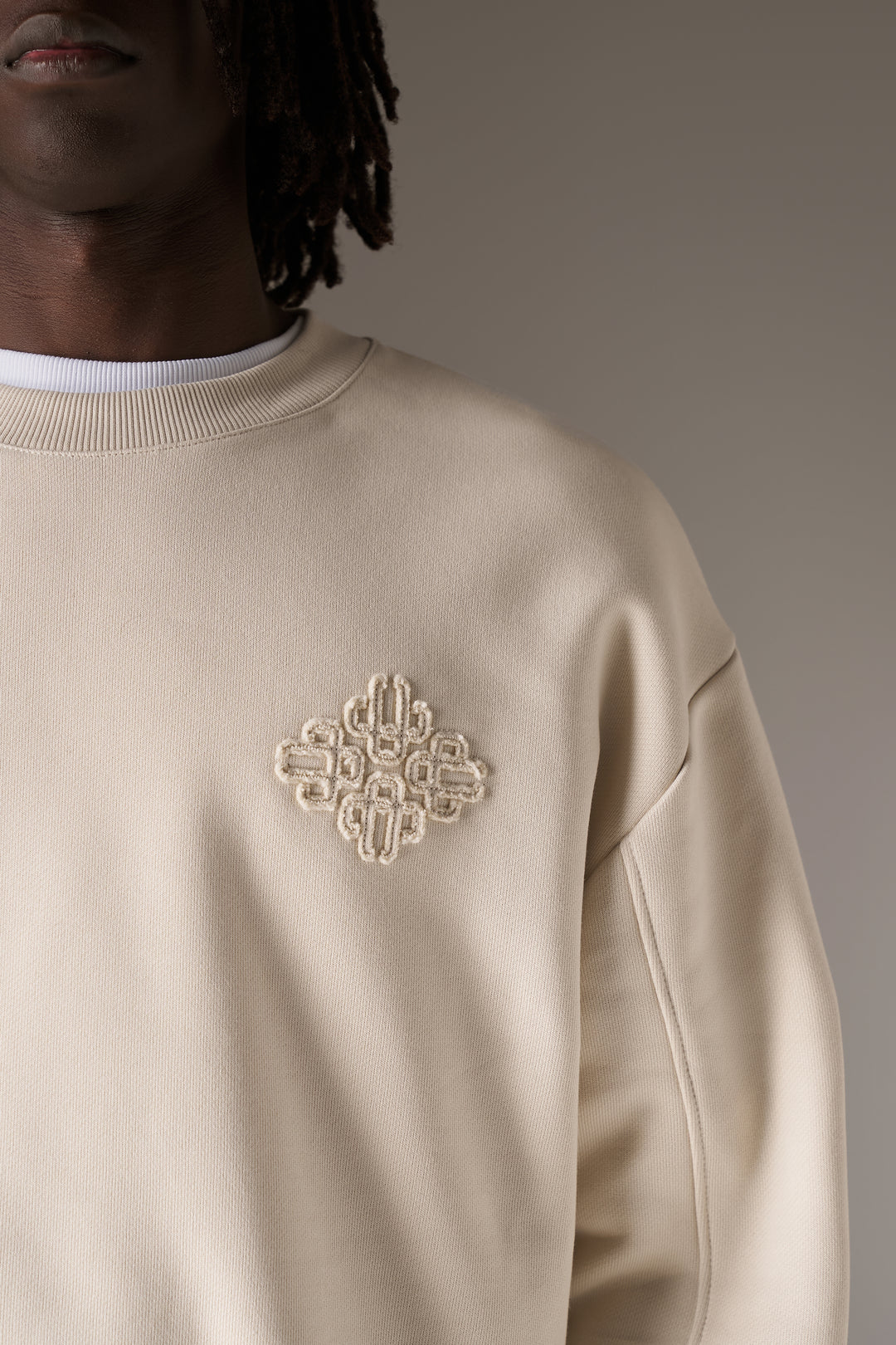 BORG EMBLEM APPLIQUE CREW - BONE – The Couture Club