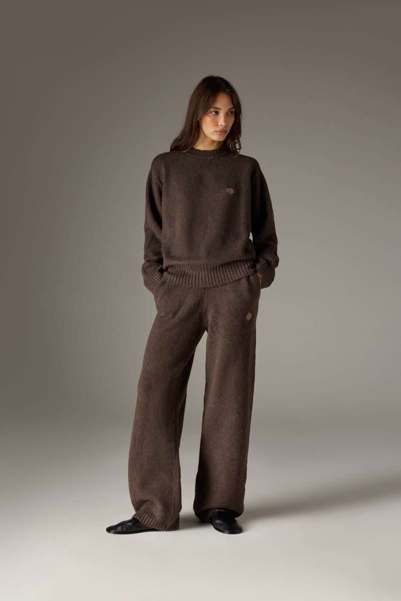 FLUFFY KNIT EMBLEM EMBROIDERED CREW - BROWN – The Couture Club