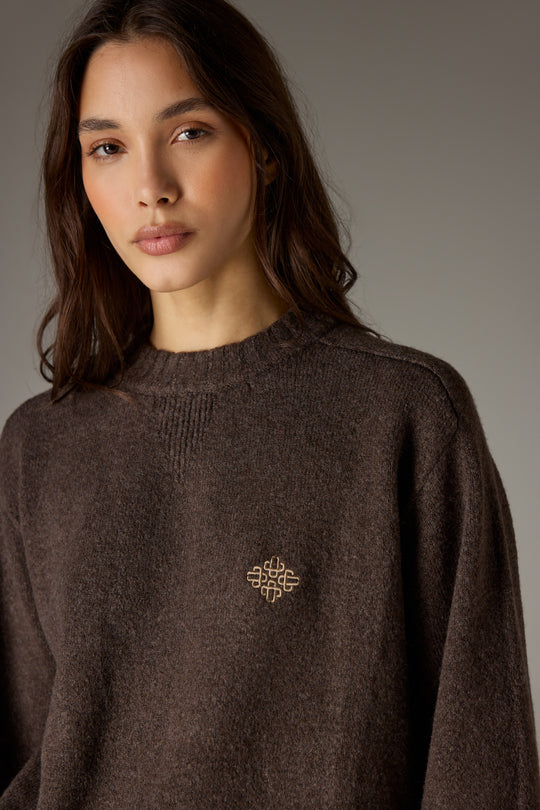 FLUFFY KNIT EMBLEM EMBROIDERED CREW - BROWN – The Couture Club