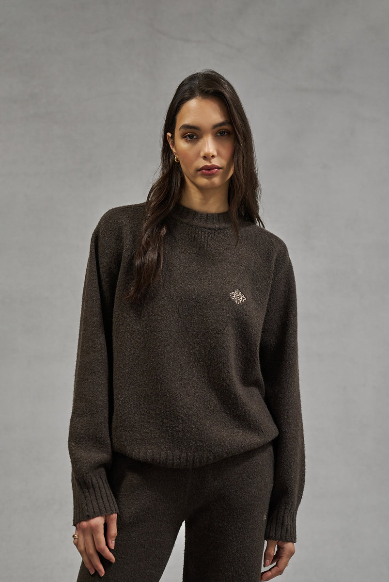 FLUFFY KNIT EMBLEM EMBROIDERED CREW - BROWN – The Couture Club