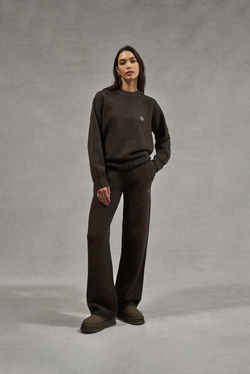 FLUFFY KNIT EMBLEM EMBROIDERED CREW - BROWN – The Couture Club