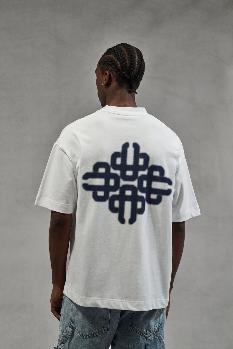 BLURRED GRAPHIC EMBLEM T-SHIRT - NAVY – The Couture Club